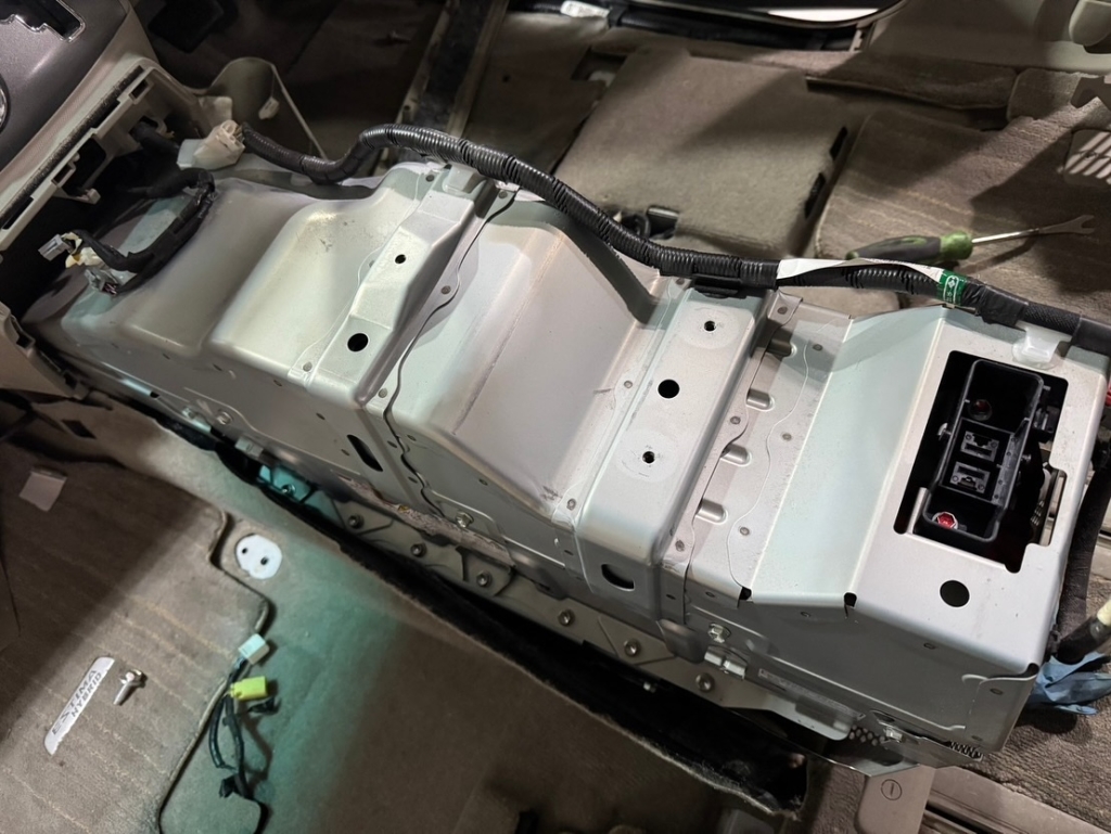 エスティマハイブリッドの駆動用バッテリーをリビルトに交換 | 奈良ハイブリッドラボ